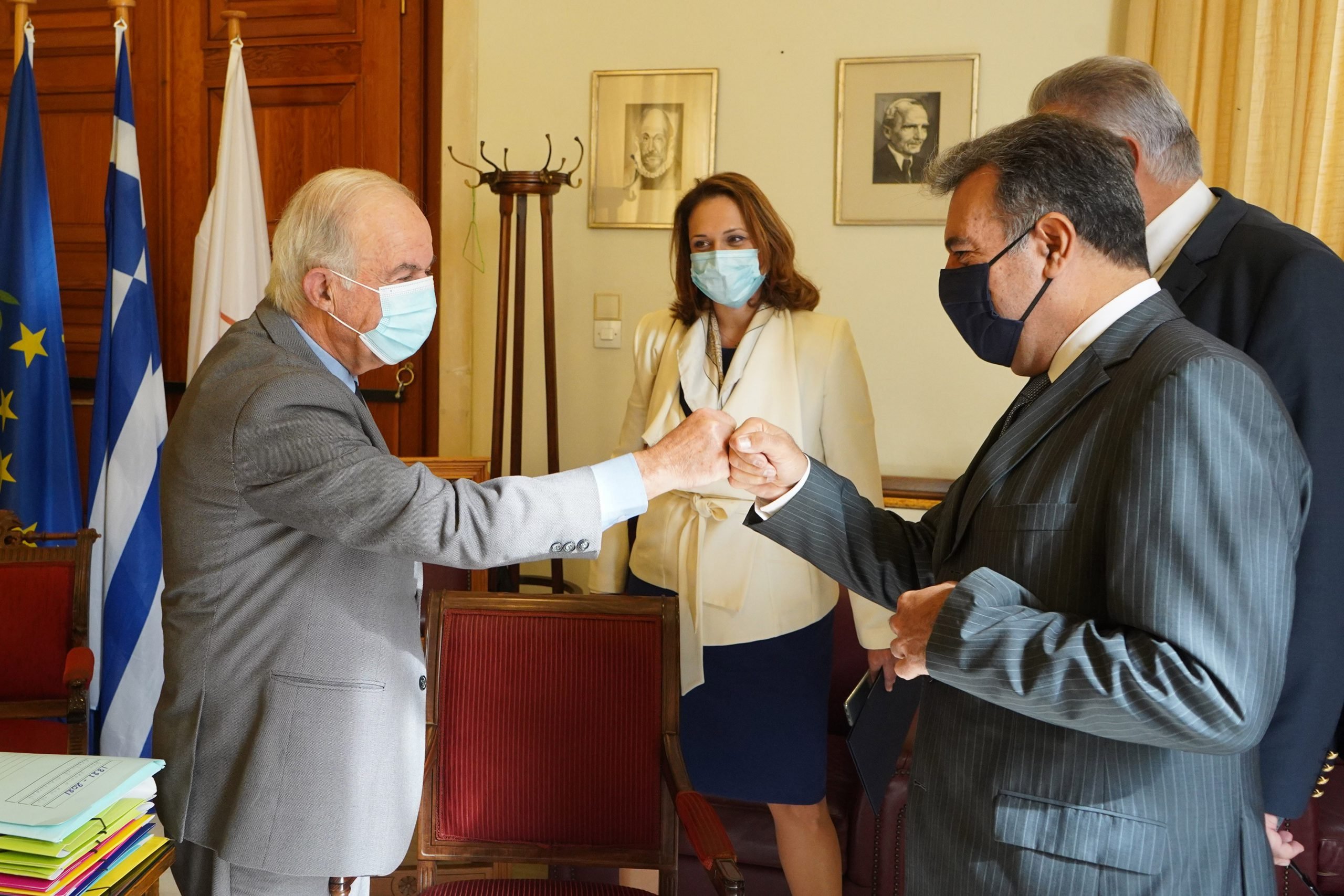 Ηράκλειο:Συνάντηση Δημάρχου με τον Υφ.Τουρισμού και την Γ.Γ του ...