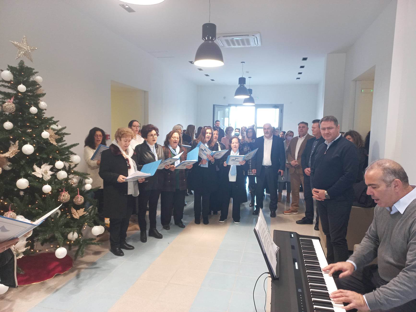 Ηράκλειο:Πρωτοχρονιάτικα κάλαντα στον Δήμαρχο Χερσονήσου - Politika Kritis